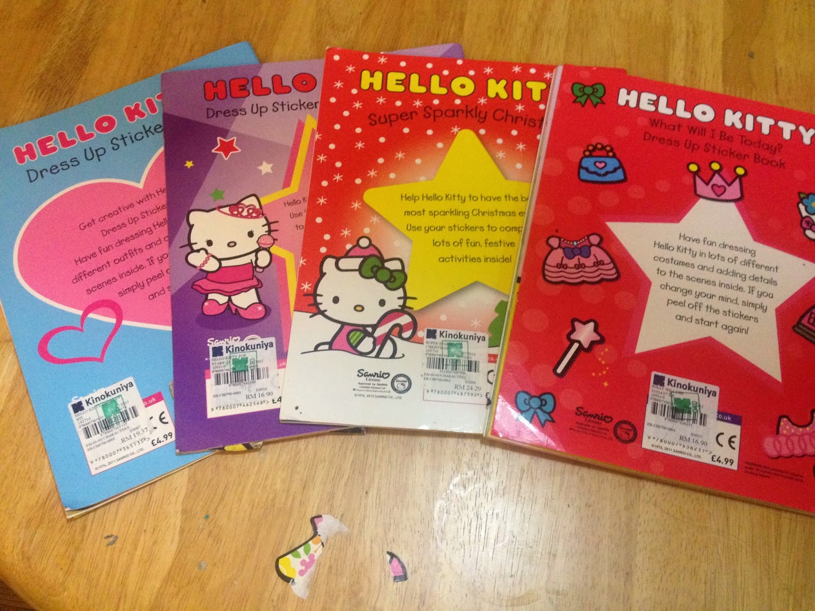Cinta mummy sofiya: Hello Kitty sticker book
